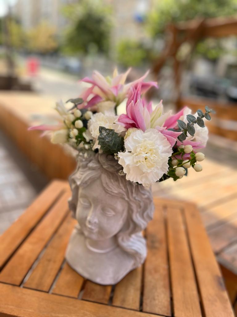 Crini si Garoafe in Chip de Domnisoara